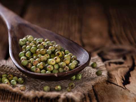 Groene peper, en dan bedoelen we de groene peperkorrels.